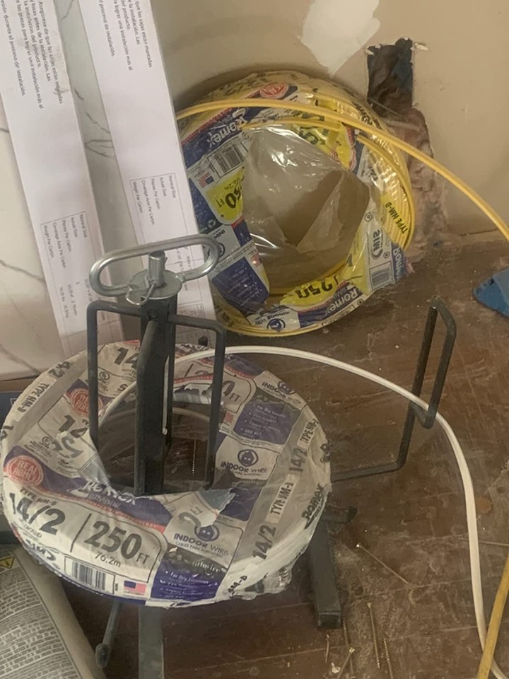 Cord Wire Spooler Spool Cable Reel Dispenser Floor Rack Stud Mount ...