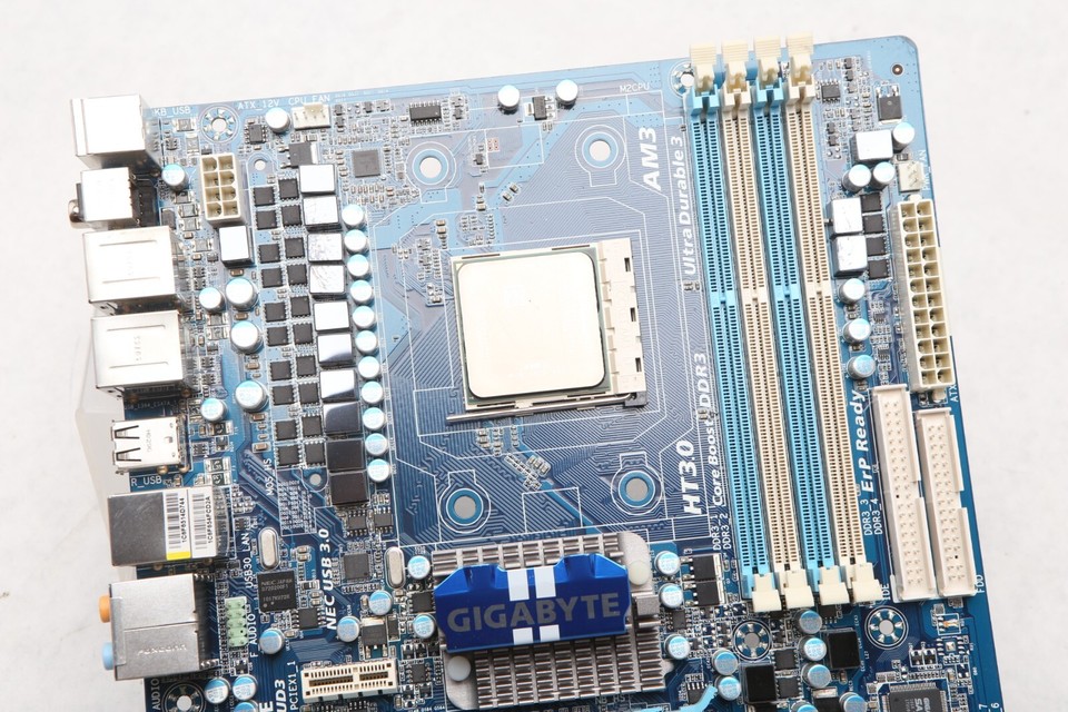 Gigabyte GA-870A-UD3 AMD ATX Motherboard + AMD Phenom II X6 1055T 2 ...