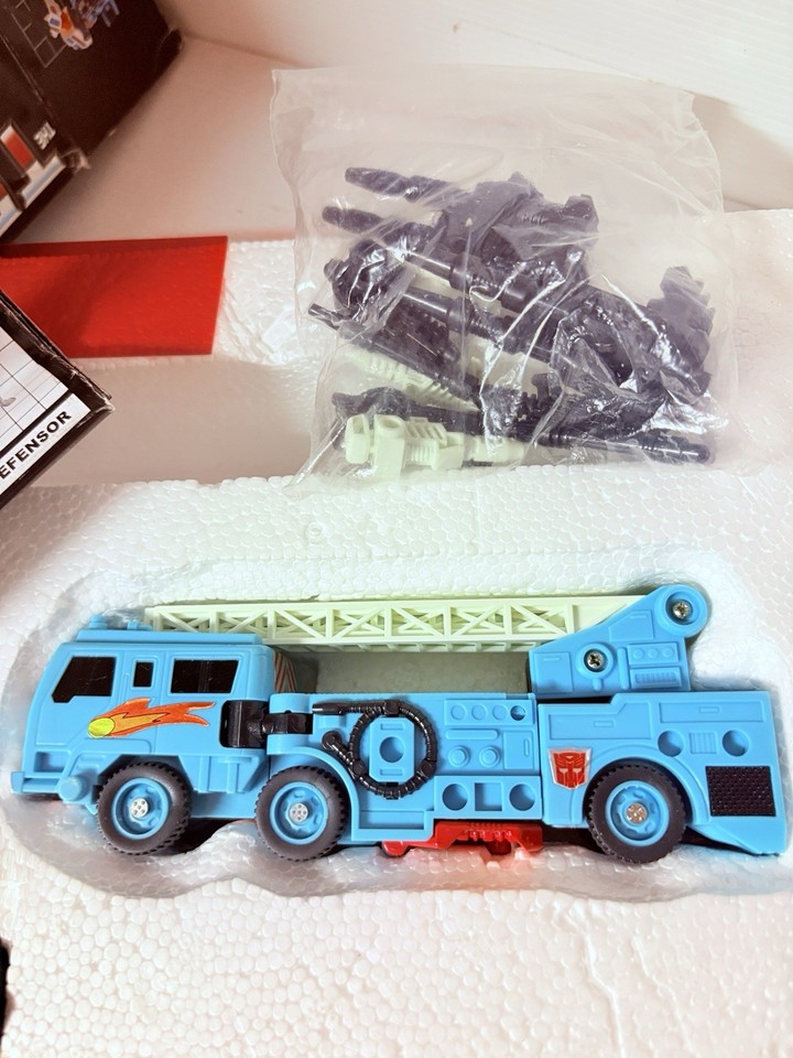 Transformers G1 Gig Takara Heroic Autobot Defensor Complete Vintage | eBay