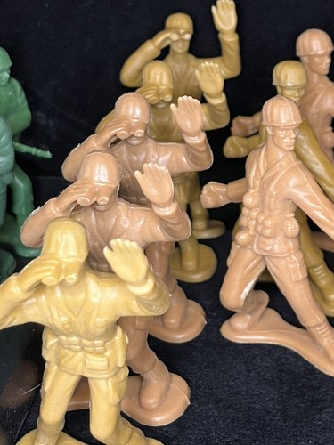 Vintage 4-4.5” Jumbo Green & Tan Army Men Lot (30) Greenbrier FREE ...