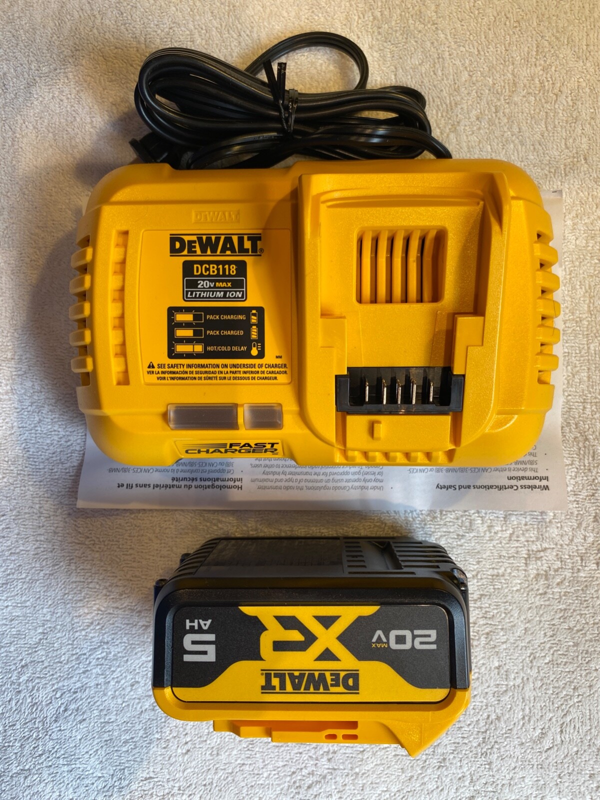 New Dewalt DCB118 20V Max Fast Charger & DCB205 20V MAX 5.0Ah Battery ...