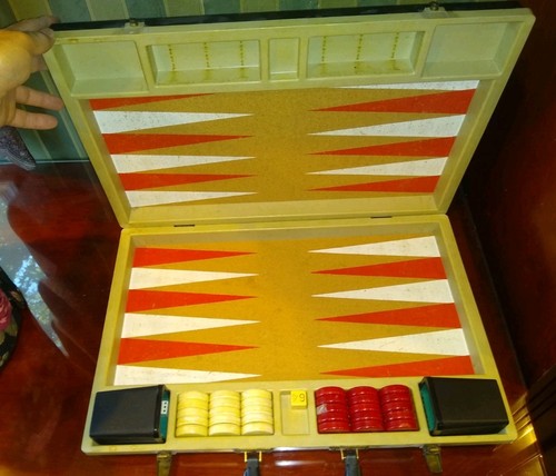 Vtg Backgammon Set In Plastic Aluminum Attache Case COMPLETE W ...