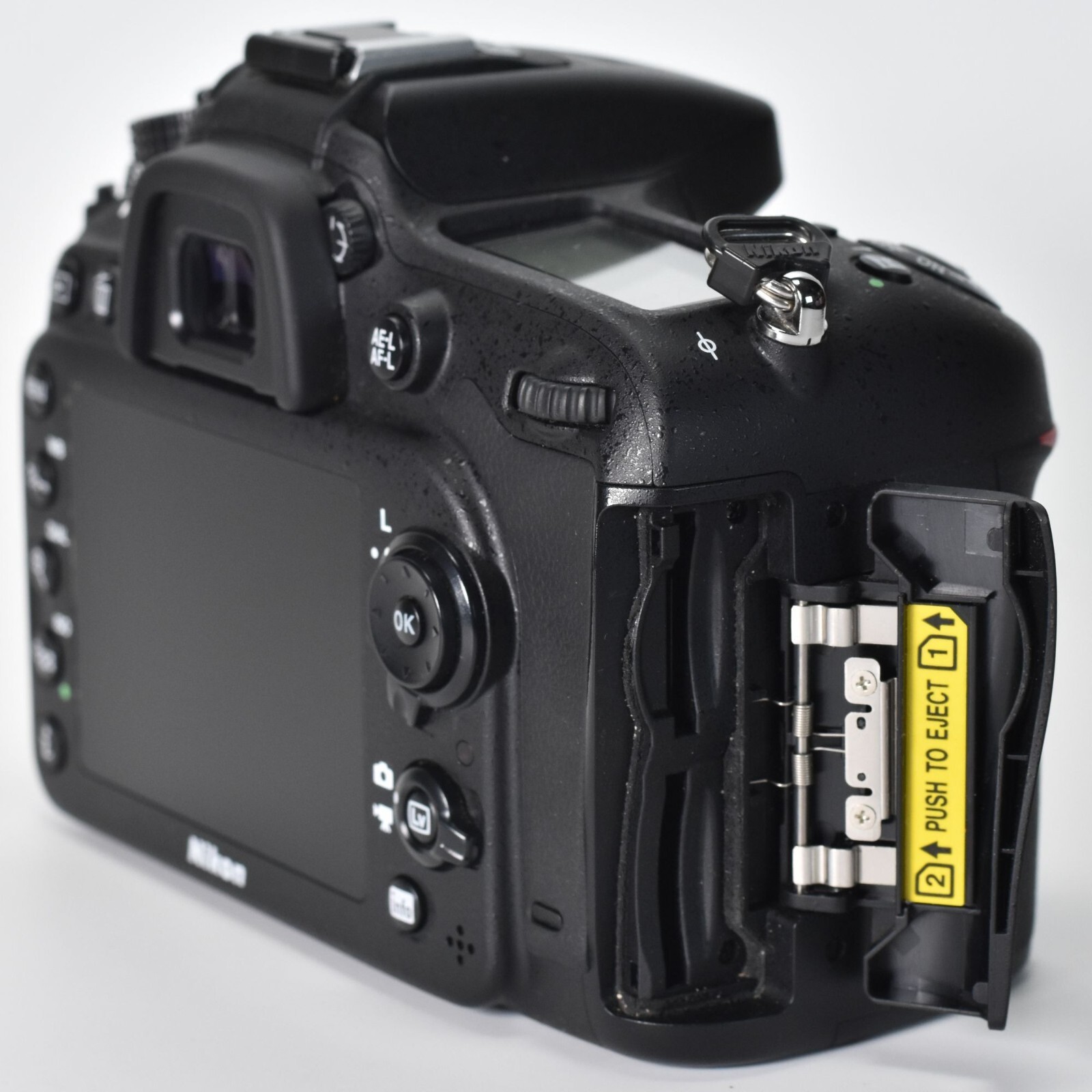 Nikon D7100 DSLR Camera 24.1MP 18-140mm Lens HD Video 5317 Clicks 64GB ...