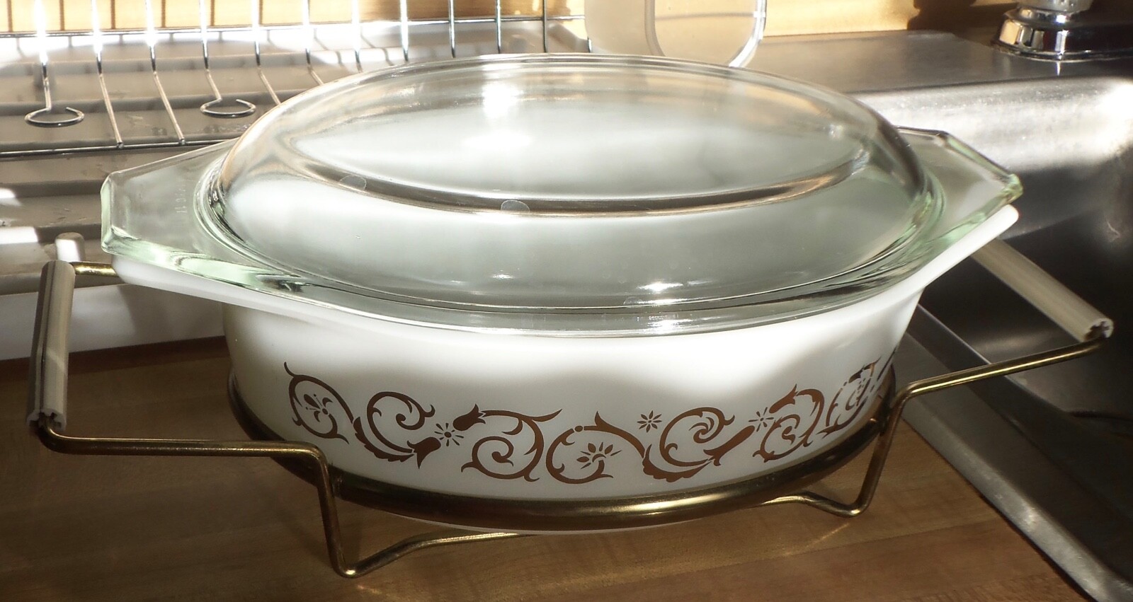 Pyrex 043 11/2 Casserole with clear lid and cradle {EMPIRE SCROLL} | eBay