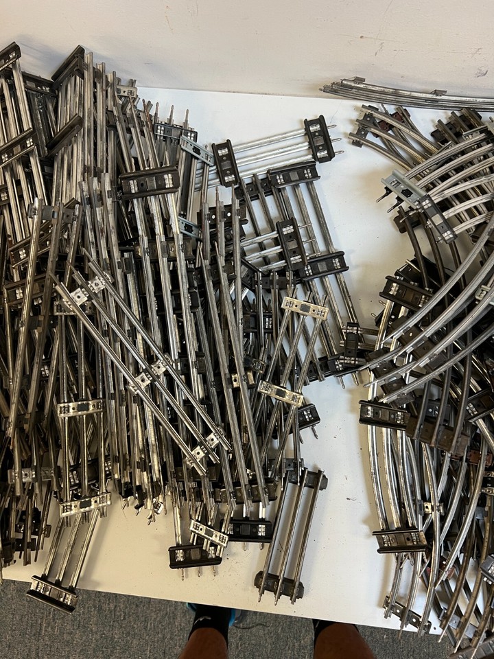 Large lot of 100+ Curved & Straight O / O27 Gauge Lionel / Marx ETC ...