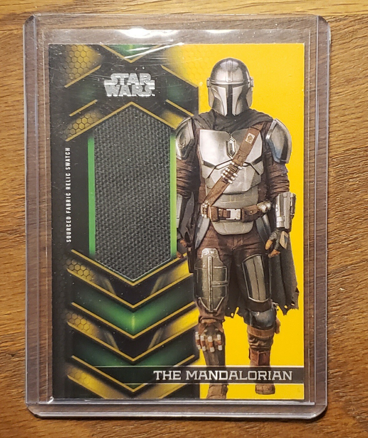 The Mandalorian Season 1 Fabric Relic Card GOLD Limited 9/10 Mando ...