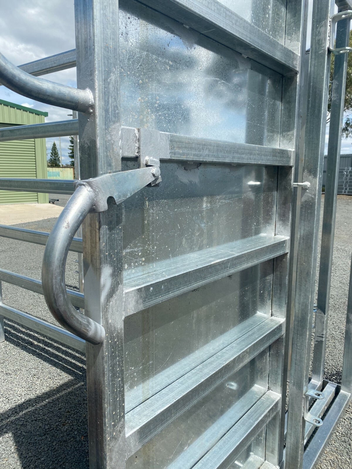 SLIDING GATE FOR PORTABLE / PERMANENT YARDS HEAVY DUTY CATTLE PANELS ...