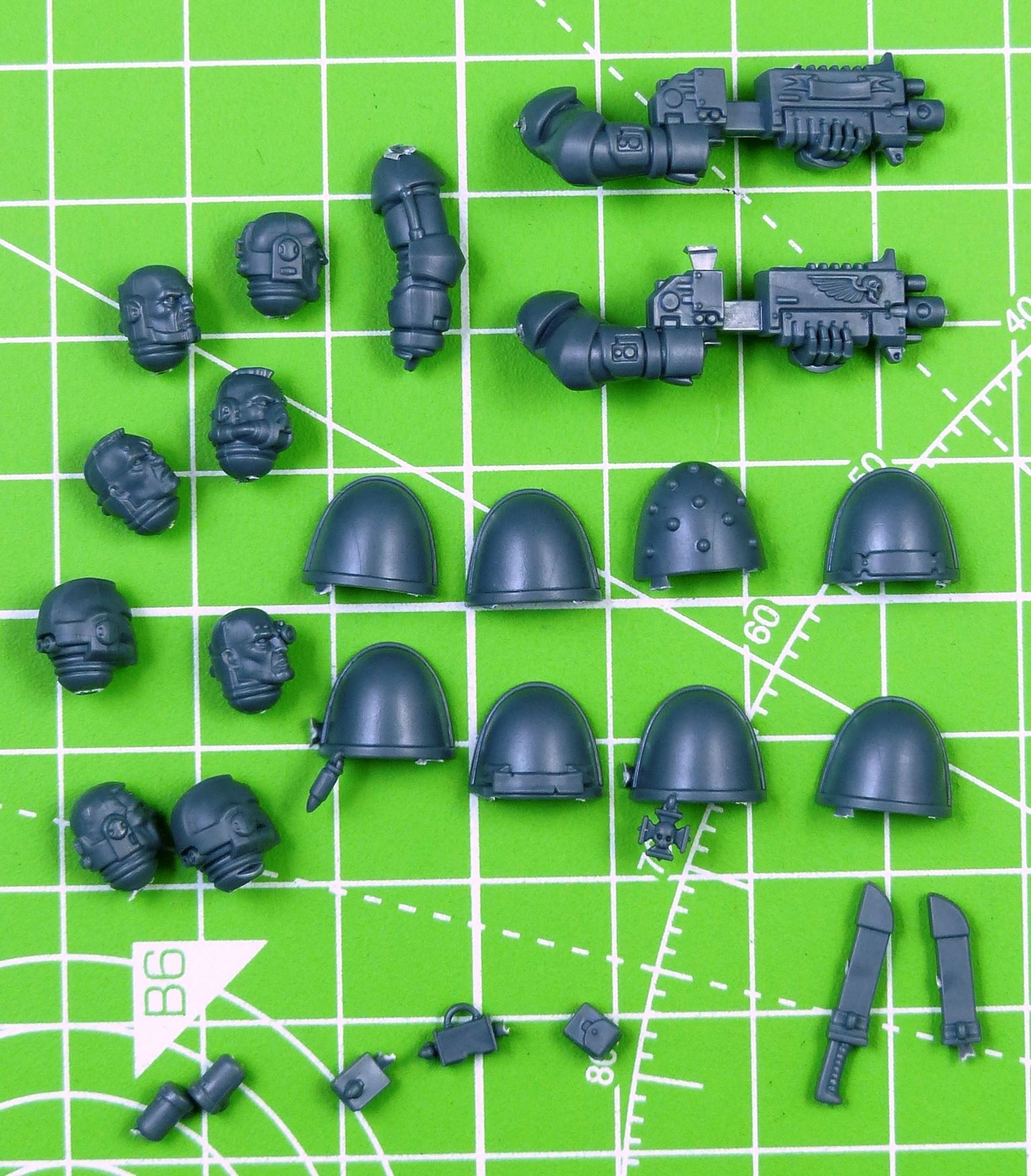 Space Marine Heads Shoulders and parts - Warhammer 40K | eBay