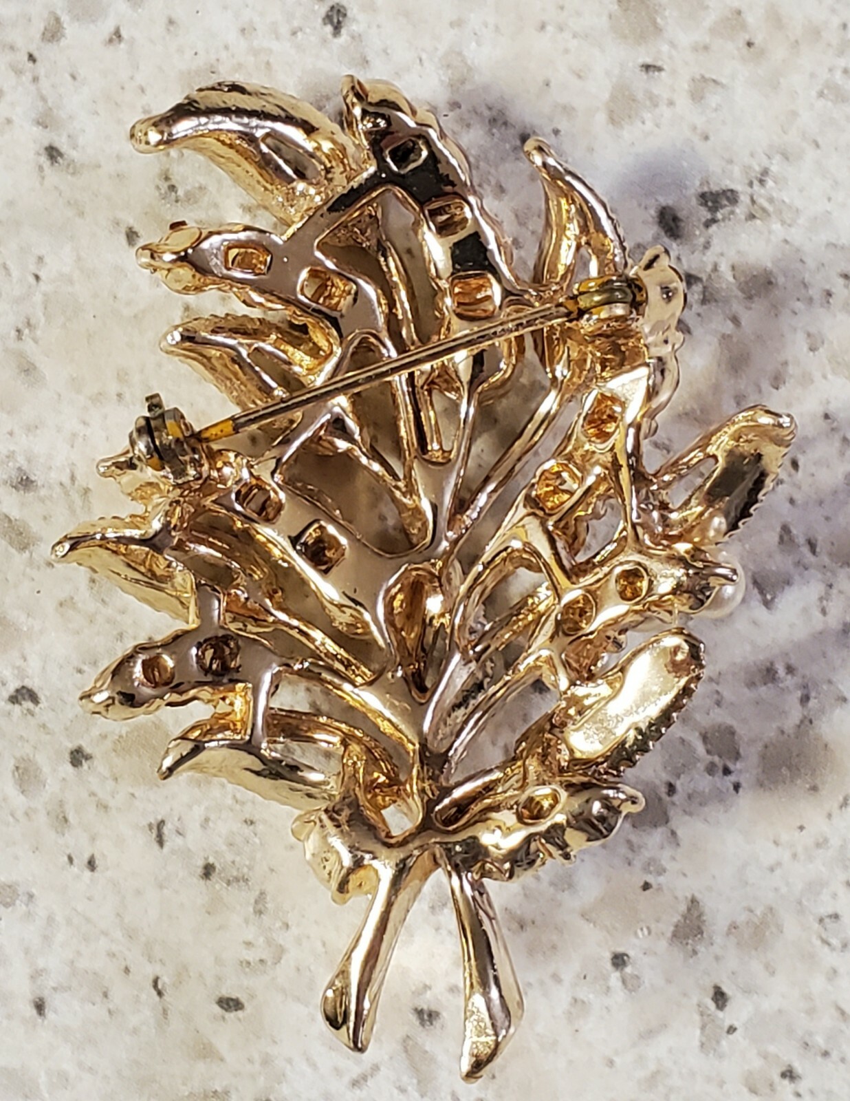 Vintage Pin LEAFY BRANCH Faux Pearl & RHINESTONE Gol… - Gem