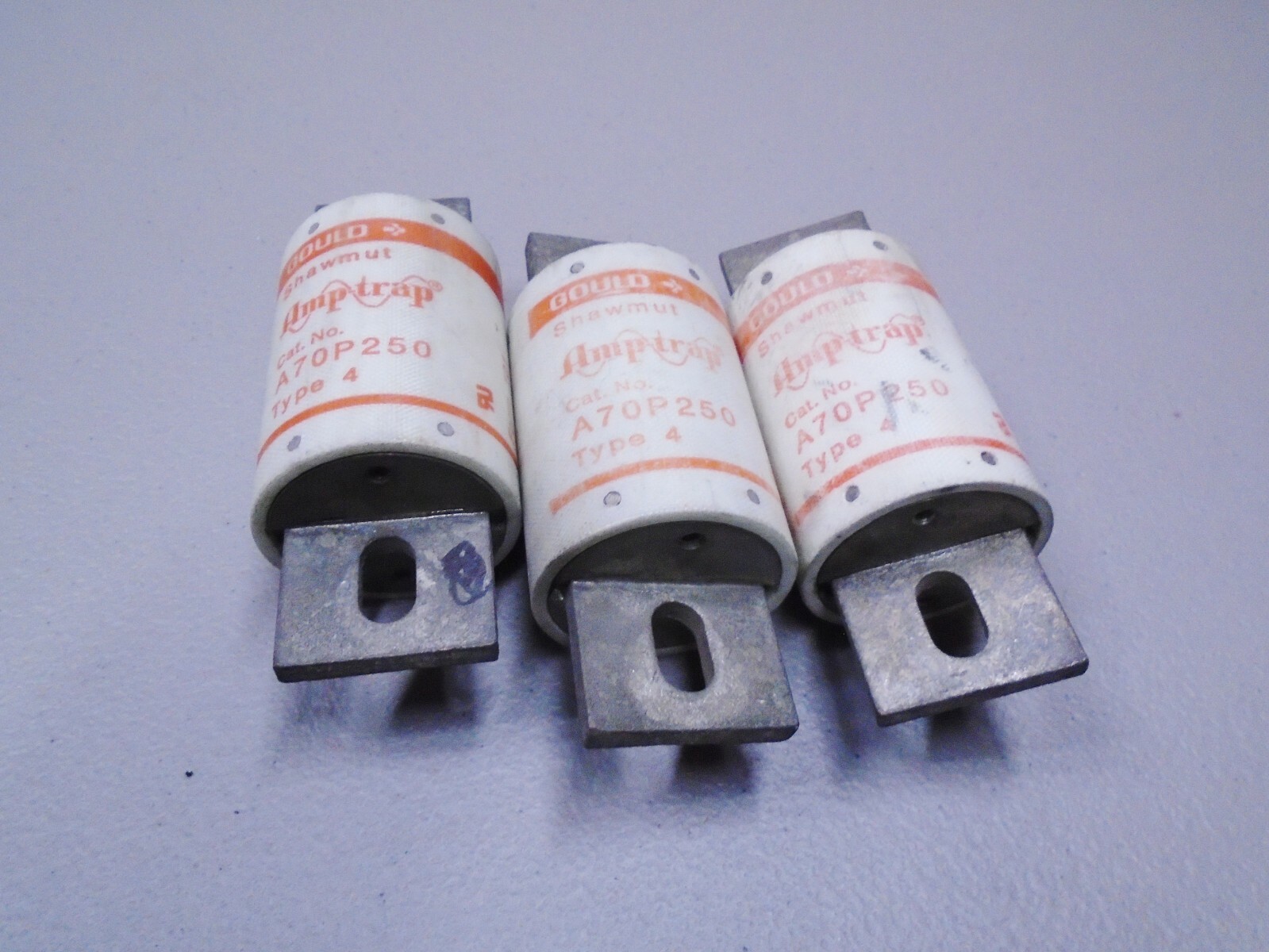 3 Lot Gould Shawmut A70P250 Amp-trap Fuse Type 4 250 Amp 700 VAC Form ...