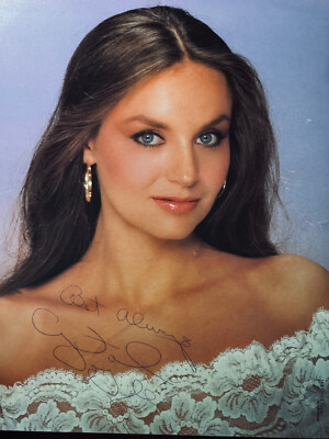 Crystal Gayle Autographed BEAUTIFUL Photo of Beautiful Starlet 8x10 ...