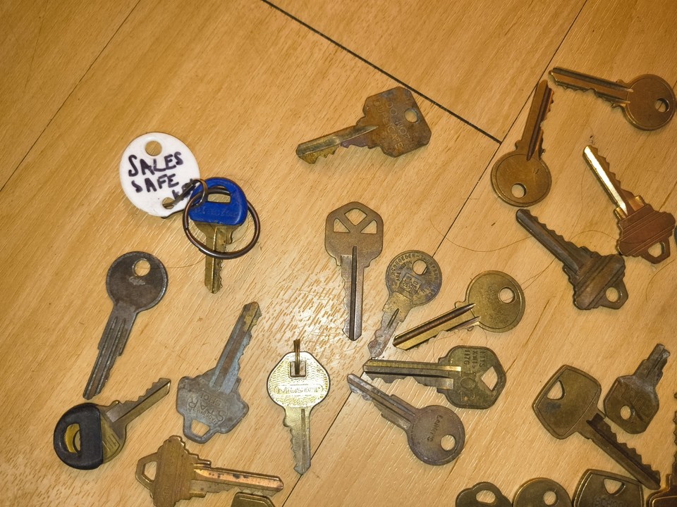 37pc Vintage Cut Key Lot Brass Nickel Safe Lock. Locksmith Variety | eBay