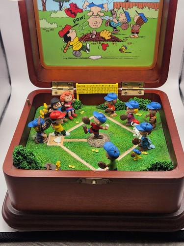 Danbury Mint Peanuts Play Ball Charlie Brown Music Box ! Comes With No ...