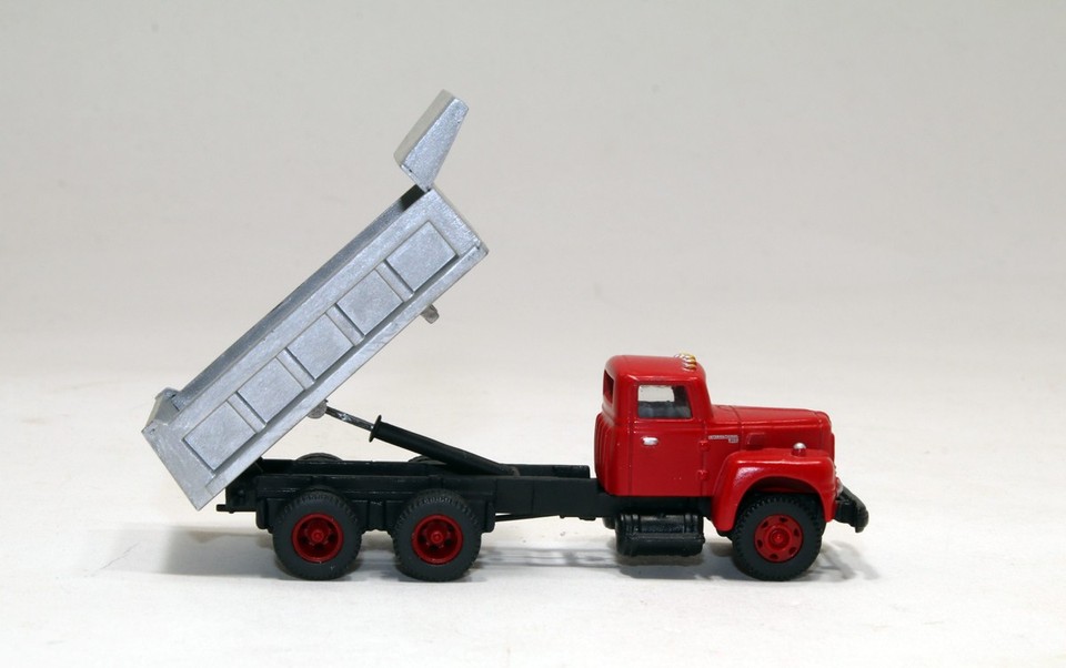 CMW International IH Dump Truck 1:87 HO scale red/silver | eBay