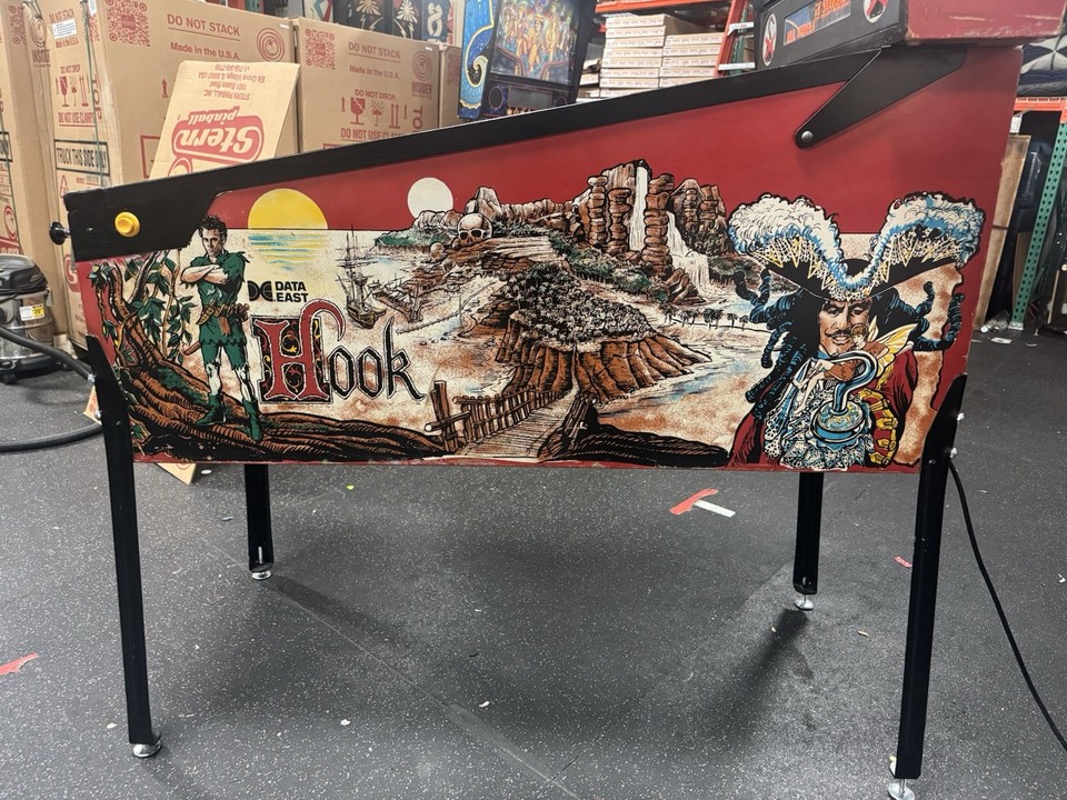 DATA EAST HOOK PINBALL MACHINE FULLY REFURBISHED PLAYS GREAT ROBIN ...