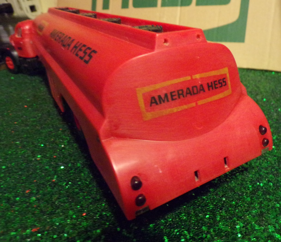 AMERADA HESS (RED) TRUCK CUSTOM GAS/OIL B MACK LIKE 1964 working lights ...