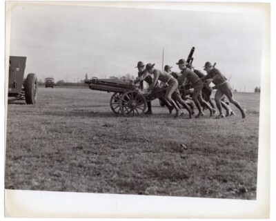 WW2 Artillerymen Pushing 75mm Pack Howitzer Original Photo #1 | eBay