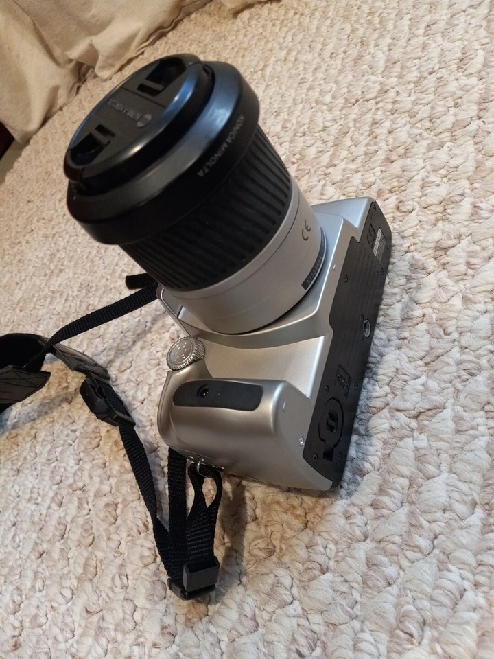 Minolta Maxxum 50 35mm Vintage Film Camera Silver w/28-100mm AF Zoom ...