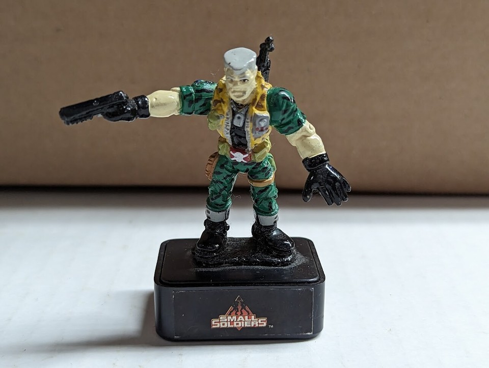 2 Vintage SMALL SOLDIERS Dimensional Stamper Figurine 3.25" 1998 Chip ...