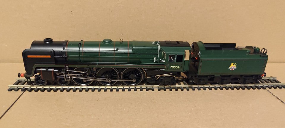 Hornby 70004 William Shakespeare Britannia Class Locomotive Golden ...