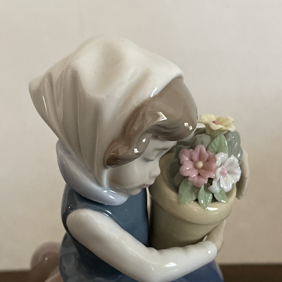 Retired Vintage Lladro Spring Is Here 5223 Girl w/ Flowers Porcelain ...