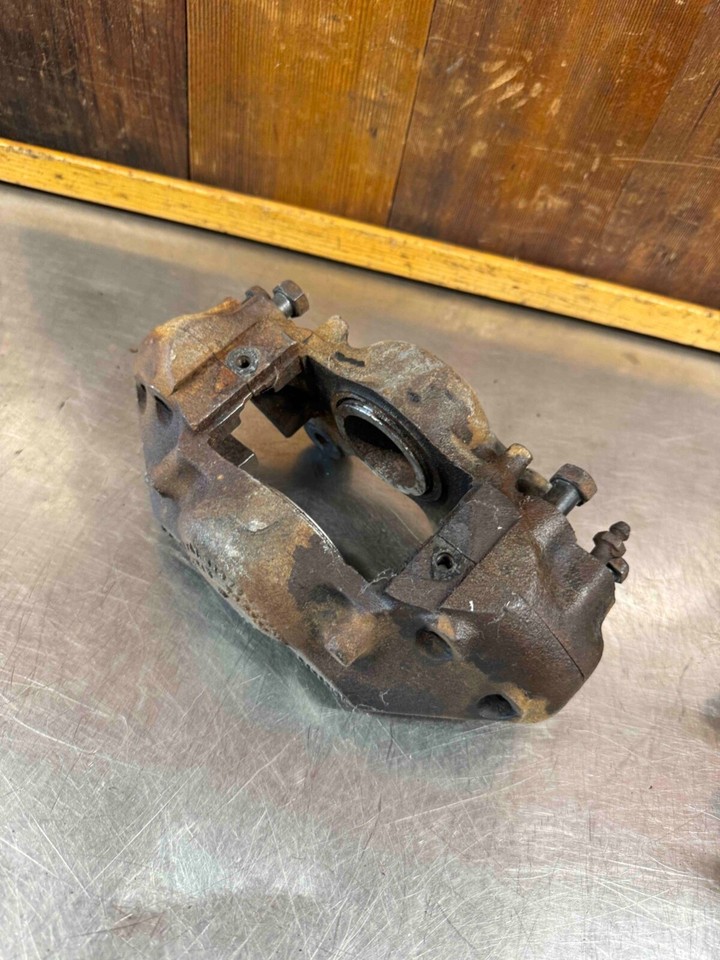 Triumph TR3A TR4 • Original Girling Type "B" Split Brake Caliper, Right ...