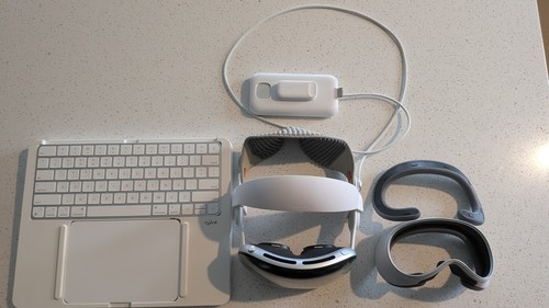 Apple vision pro 256 GB, Small Solo Strap, Magic Keyboard & trackpad 21 ...