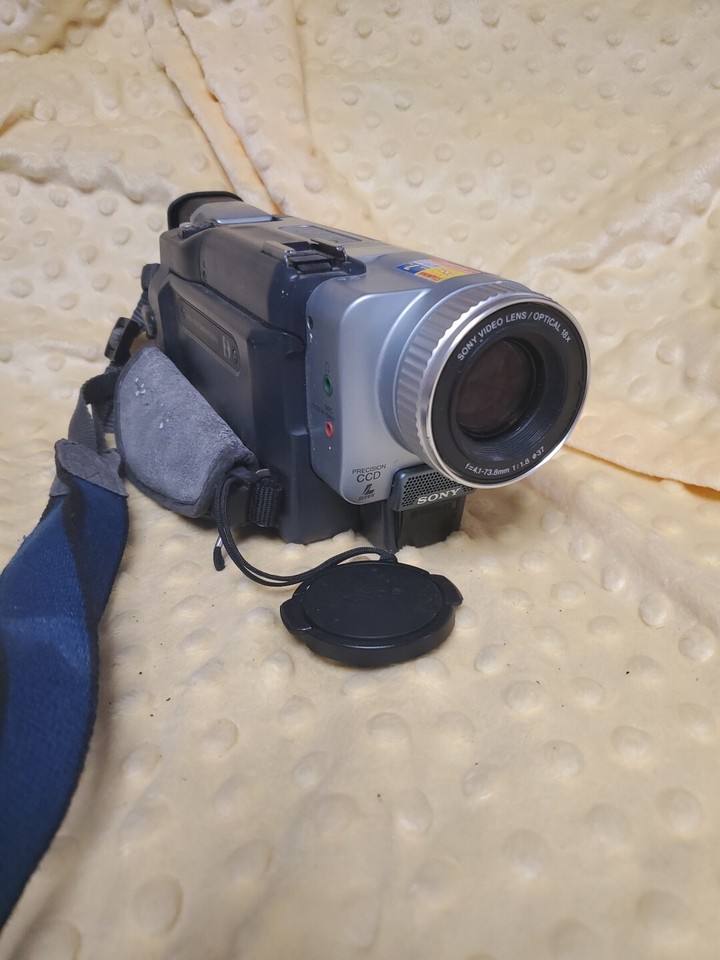 Sony DCR-TRV730 NTSC Digital8 Video 500x Handycam Camcorder FOR PARTS ...