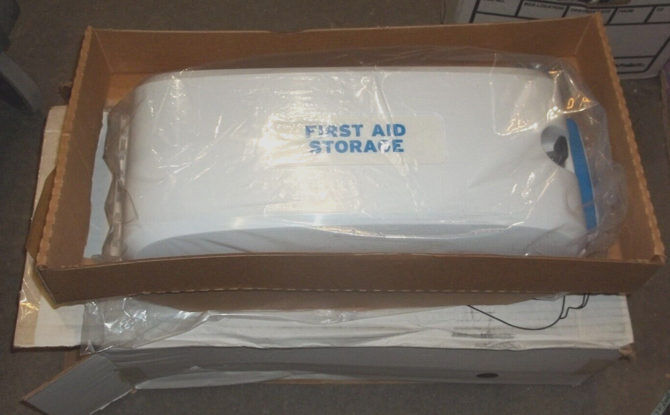 ECOLAB FIRST AID STORAGE CABINET LOCKING FSS 50225-11-11 2 KEYS WALL ...