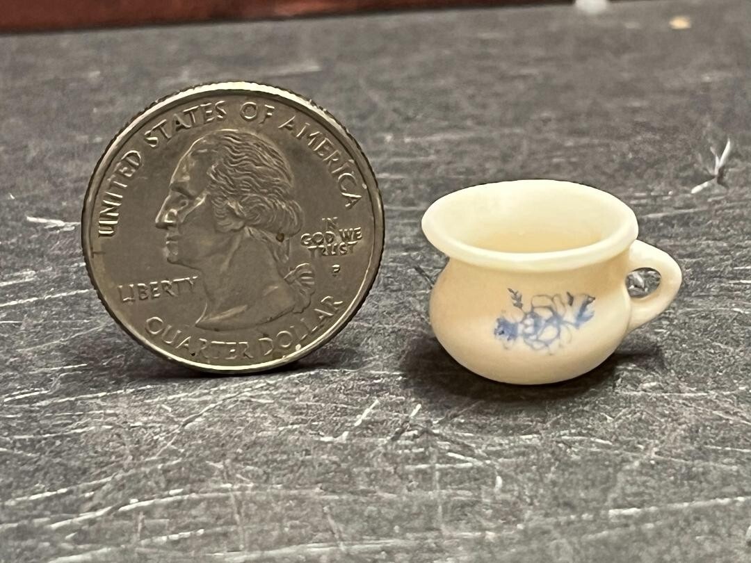 Dollhouse Miniature Porcelain Chamber Pot 1:12 inch scale B233 Dollys ...