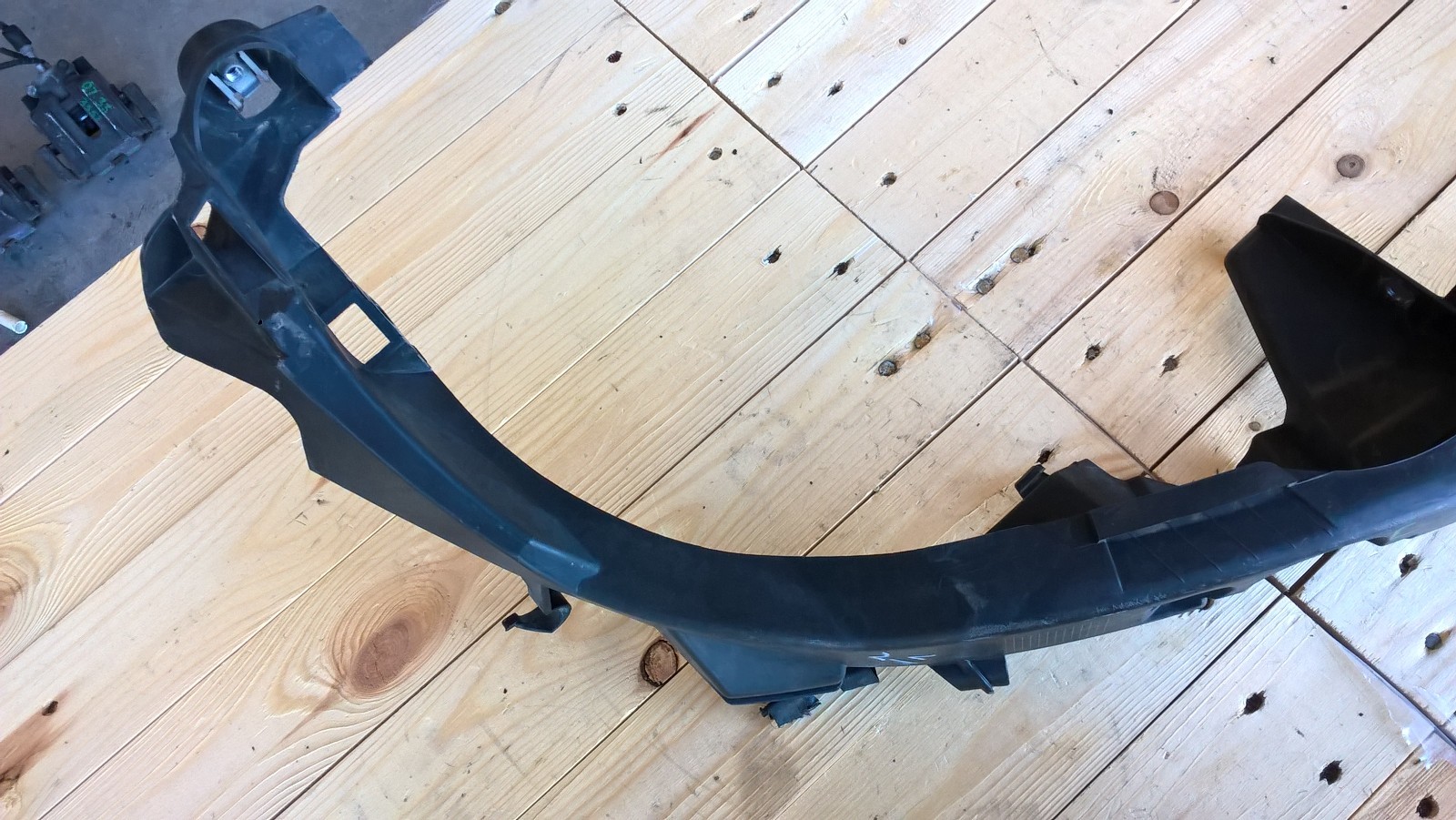 06 - 09 BMW E90 E91 3 SERIES HEADLIGHT BRACKET ARM HOLDER LEFT SIDE ...