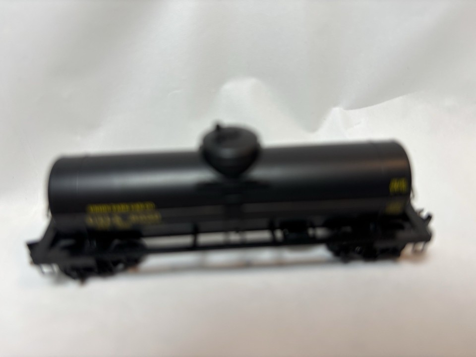 N Scale Micro-Trains Union Tank Car Company 39’ Single Dome Tank Car ...