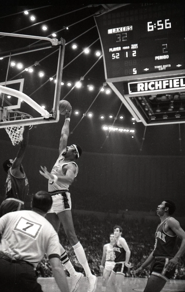Wilt Chamberlain Lakers Dunking