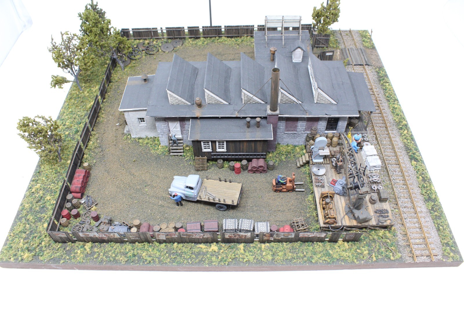 HO Scale Master Craftsman Completed 18"x16" Diorama Machine & Gear Shop ...