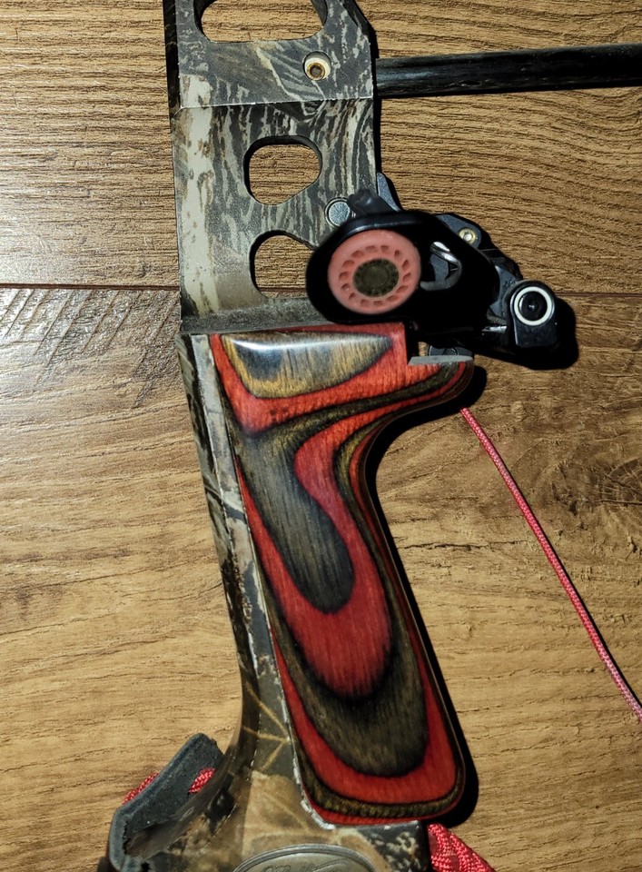 Mathews Ultra 2 Solo Cam Compound Bow w/ Mathews Downforce rest | eBay