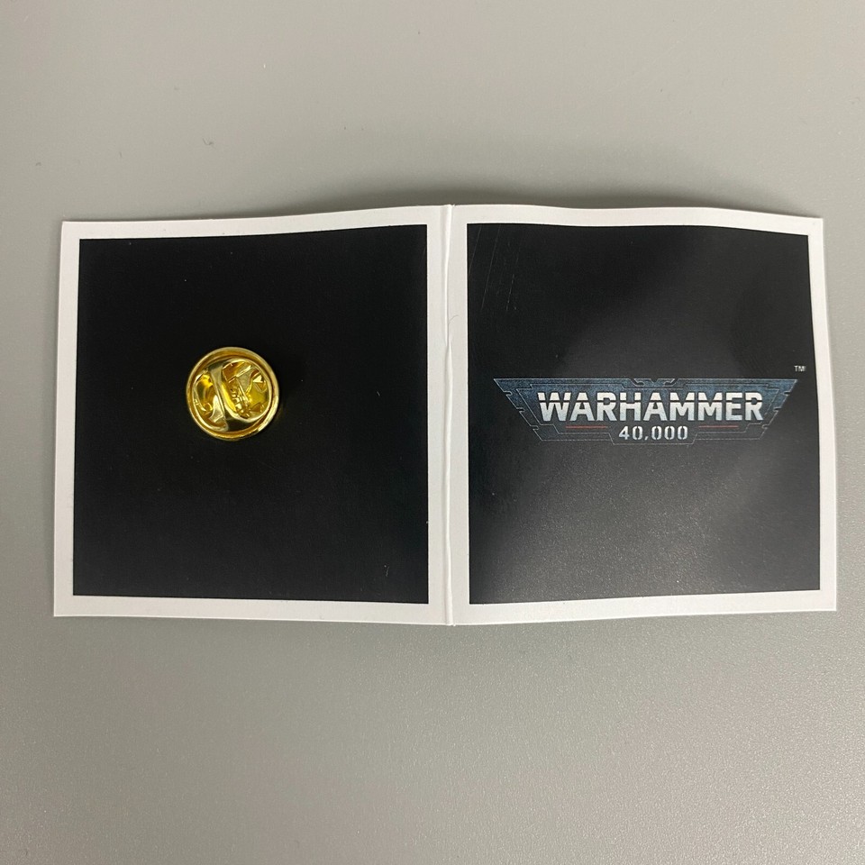 IMPERIAL/CRIMSON FISTS RARE GOLD PIN BADGE SERIES 3 WARHAMMER 40,000 ...