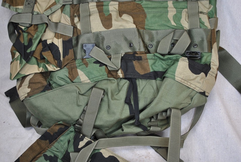 US Military Woodland Camo Field Pack- Large Internal Frame SPM1C1-07-D ...