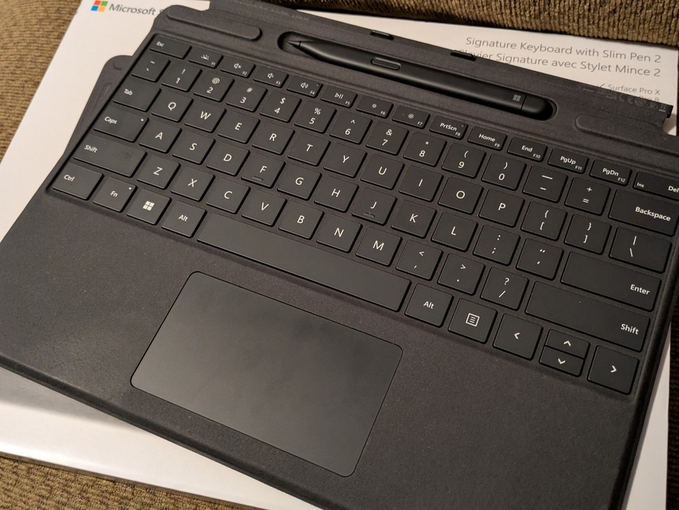Great Cond. Microsoft Surface Pro Signature Keyboard With Slim Pen 2 ...