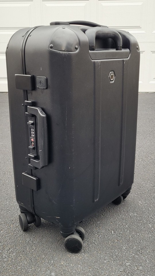 Solgaard Hard Shell 4-wheel Spinner Carry-On Original 22" US | Baltic ...