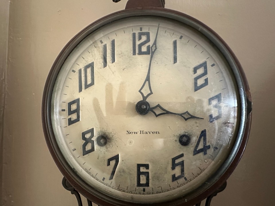 New Haven Clock Co "WHITNEY" Banjo Wall Clock 8 Day 1/2 Hour Strike ...