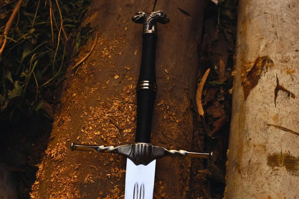 The Witcher Sword - Swords of Geralt of Rivia - Great Sword and Feline ...