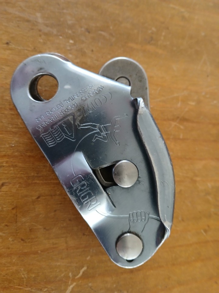 Petzl Gri Gri Belay Device Climbing Mountaineering Climb Caving trad 3 ...