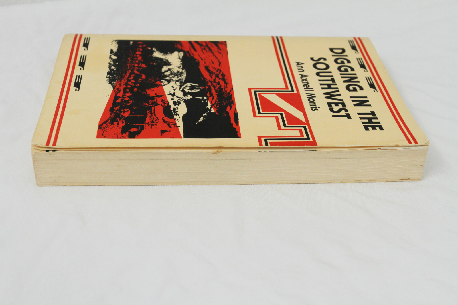 Digging+in+the+Southwest+by+Ann+Axtell+Morris+%28Hardcover%29 for sale ...