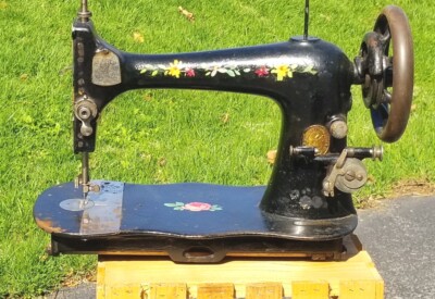 Sewing Machines - Singer Fiddle Base Sewing Machine