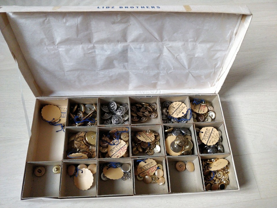 RARE w/tags 200+ Original Box Vintage 3-d Brass Metal Buttons Sets Lidz ...