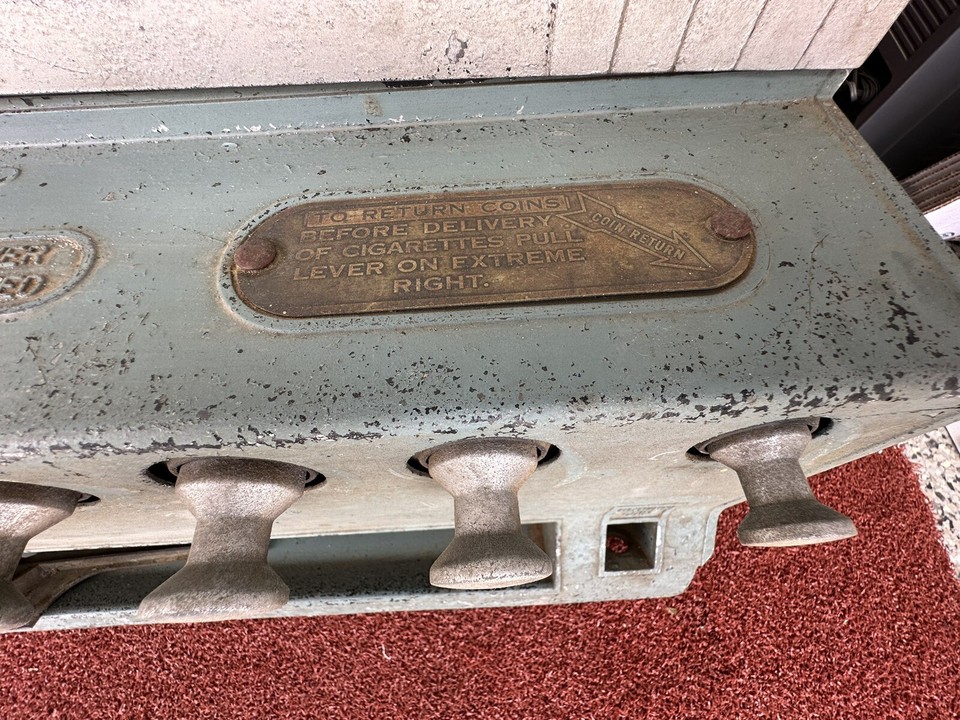 Vintage 1930’s Art Deco Rowe “Aristocrat” Cigarette Vending Machine w ...