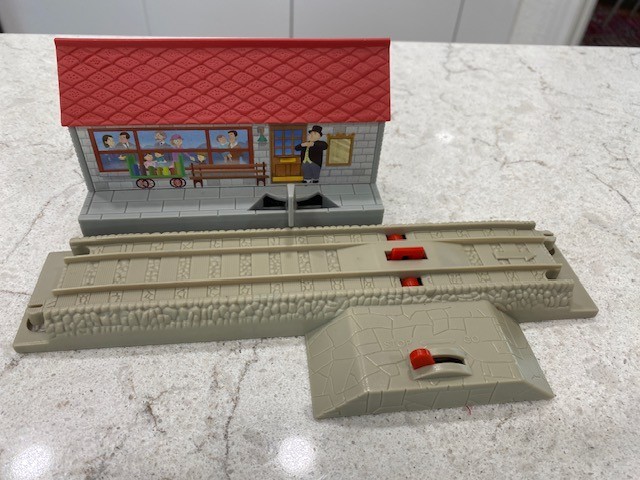 HUGE LOT Thomas & Friends Trackmaster 116 Pieces Castle Quest Brendam ...