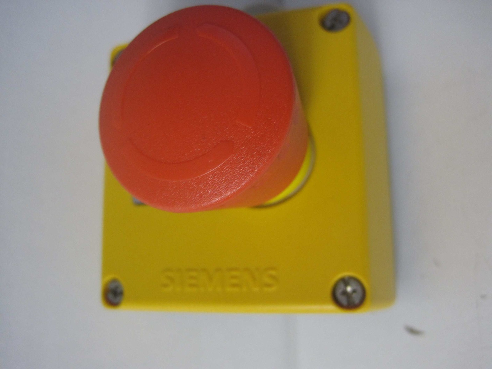 SIEMENS Not-Aus-Taster Not Aus Taster im Gehäuse 3SB3801 3SB3801-0DG3 ...