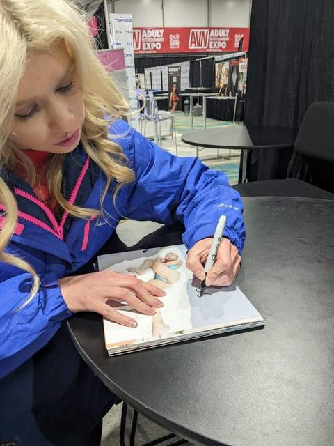 Anna Kovachenko signed model 8x10 Photo -PROOF- -CERTIFICATE- (A0011 ...