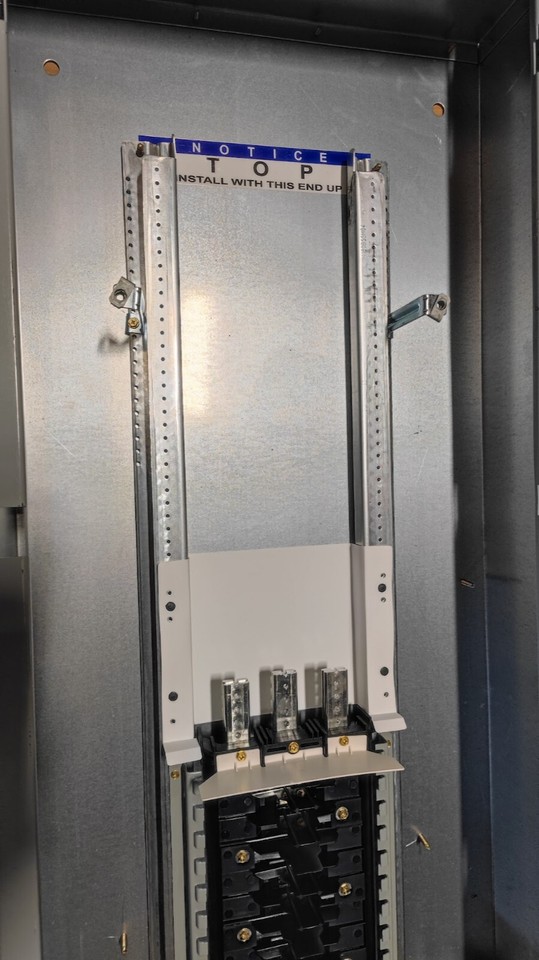 EATON PRL2x 400 AMP 480Y 277V 3PHASE 4WIRE 42 Cir NEMA 3R Panelboard 72 ...